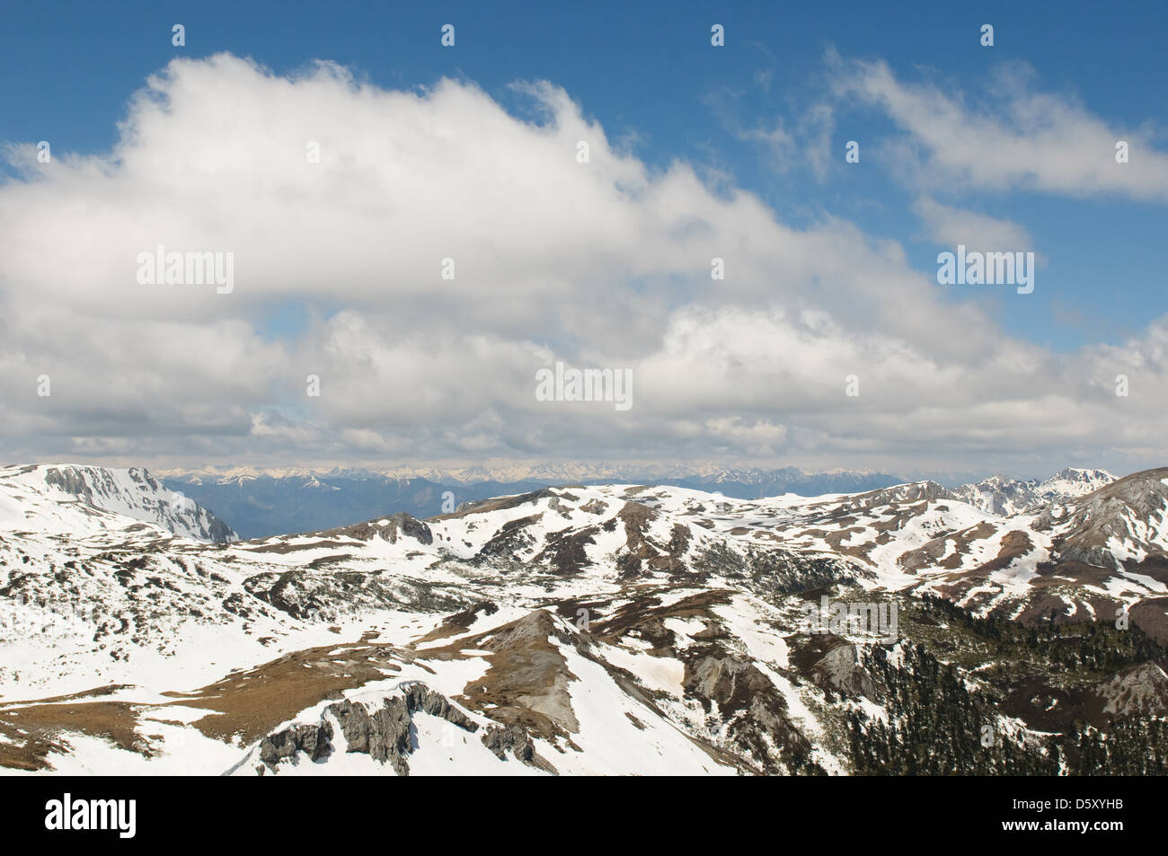 snow mountains of tibet Stock Photo - Alamy