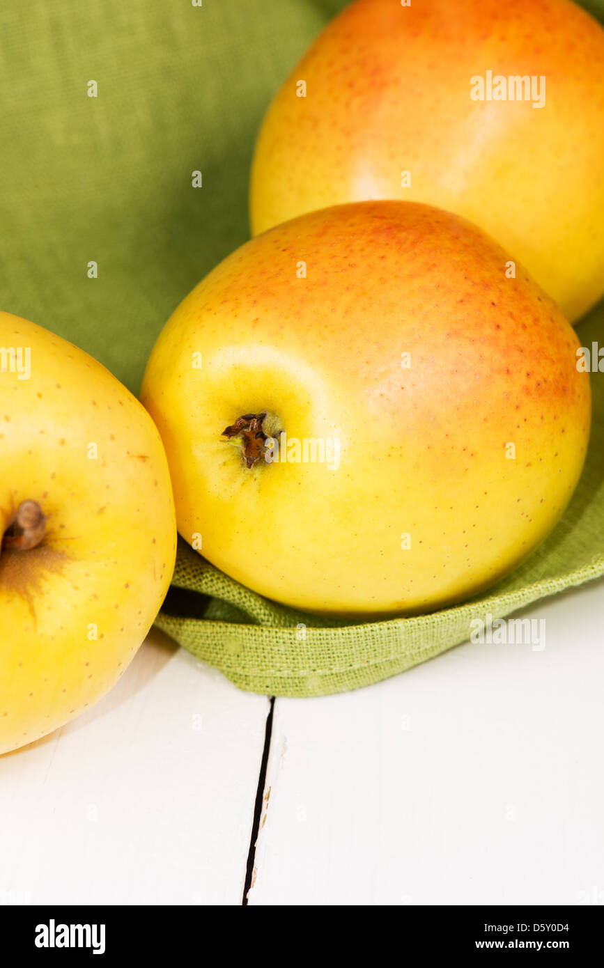 Apples on table hi-res stock photography and images - Alamy