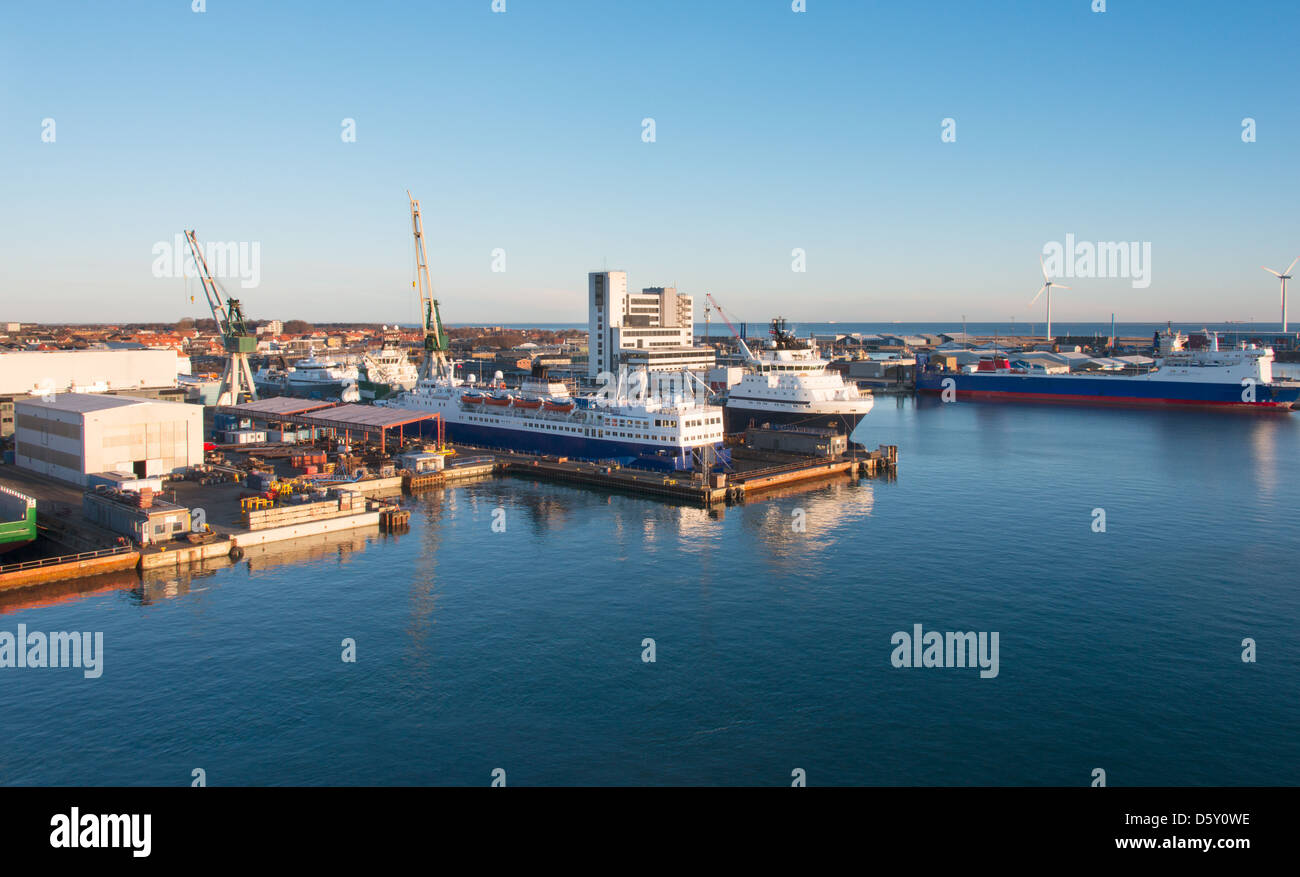 Cargo port hi-res stock photography and images - Alamy