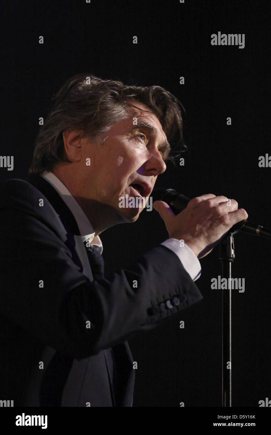 Singer bryan ferry hi-res stock photography and images - Alamy