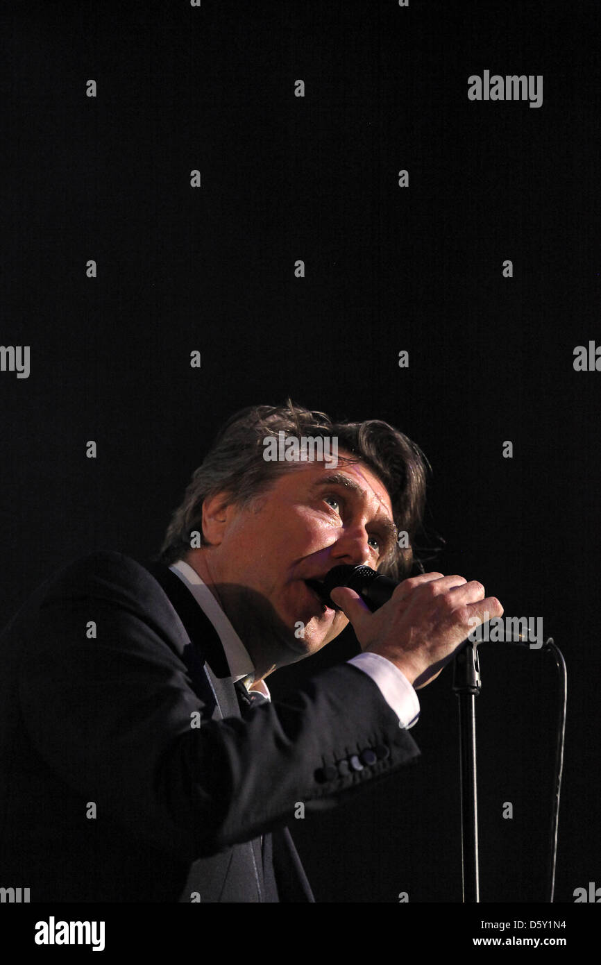 Singer bryan ferry hi-res stock photography and images - Alamy