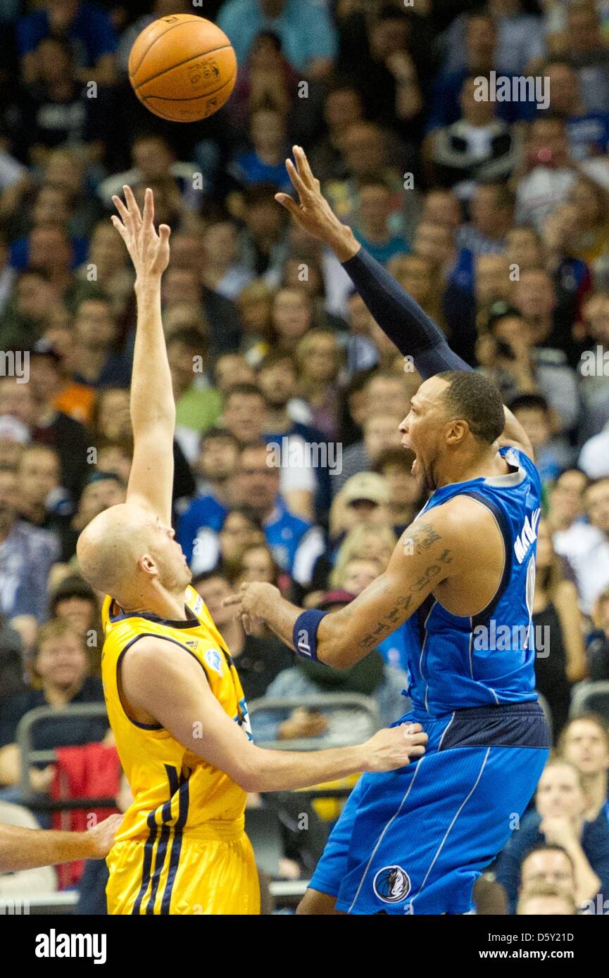 Alba Berlins Zach Morley (L) defends Shawn Marion of the Dallas ...