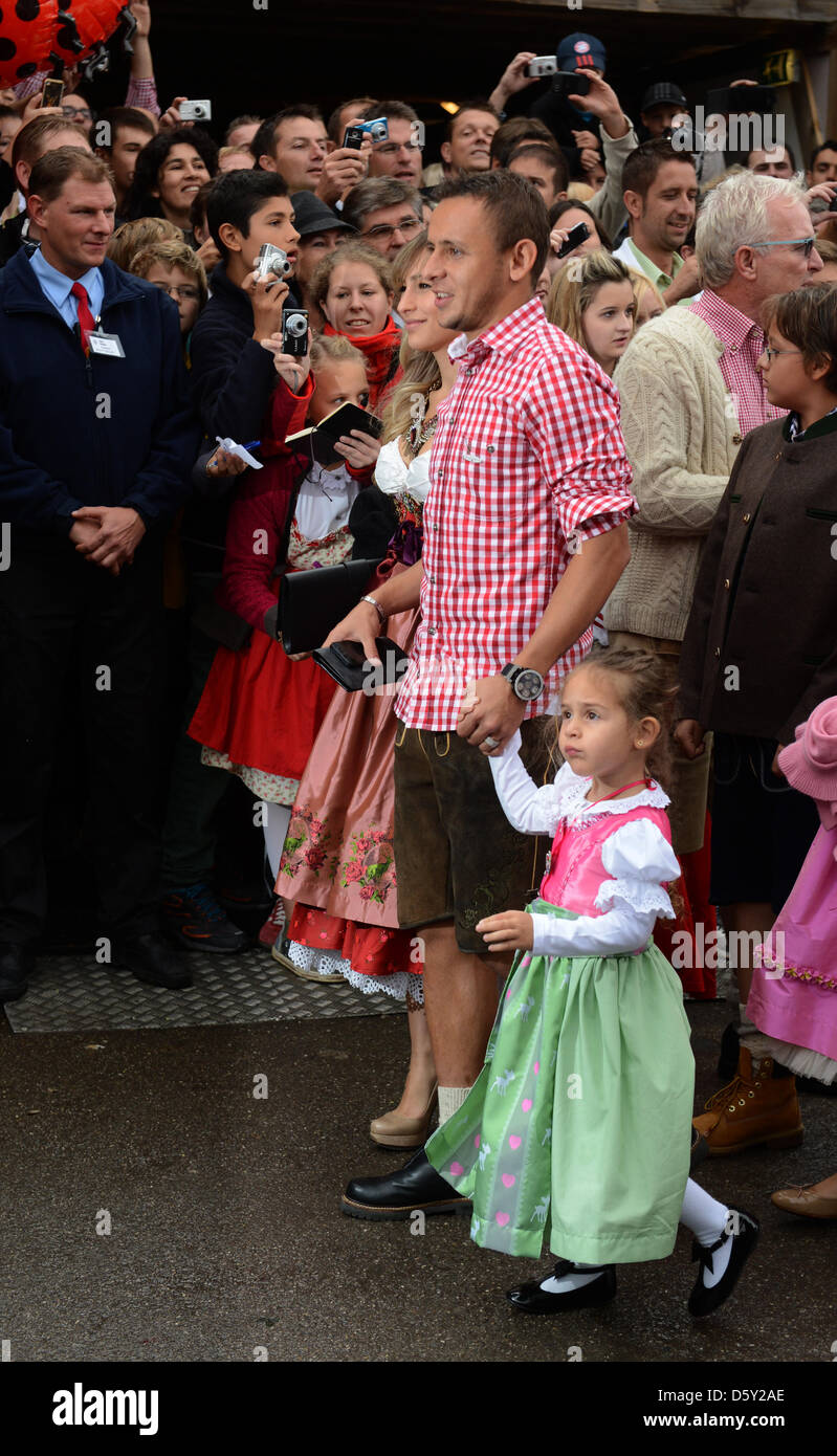 Rafinha of Bayern Munich, his girlfriend Carolina and his daughter ...