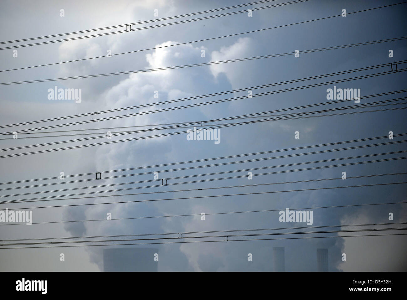 Power cables are pictured near Rommerskirchen, Germany, 09 October 2012 ...