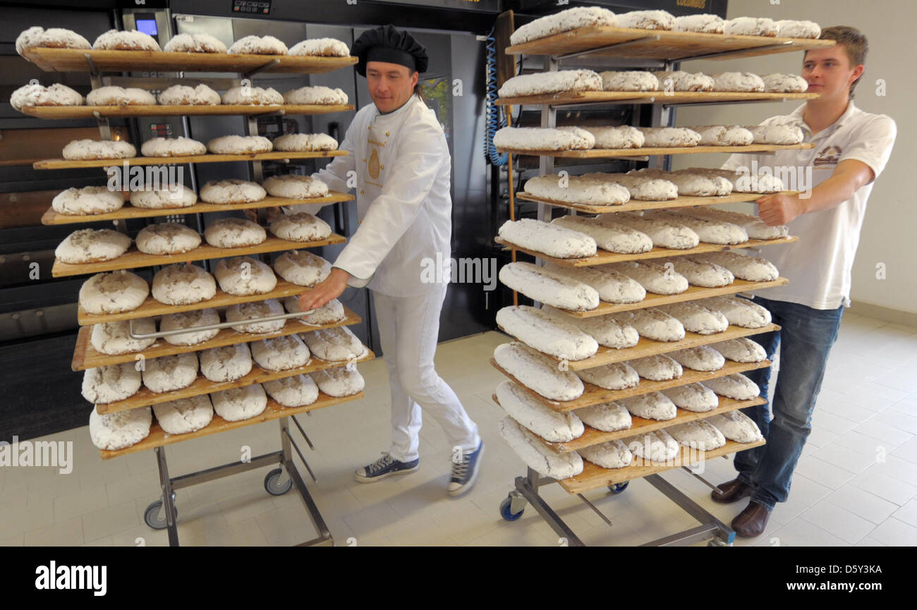 New bakeries hi-res stock photography and images - Alamy