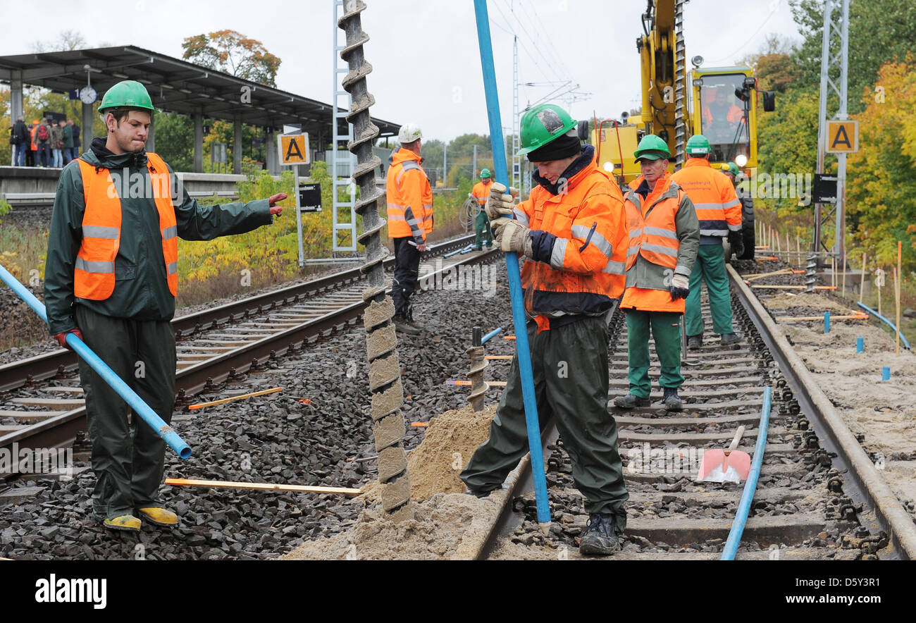 Ground drilling hi-res stock photography and images - Alamy