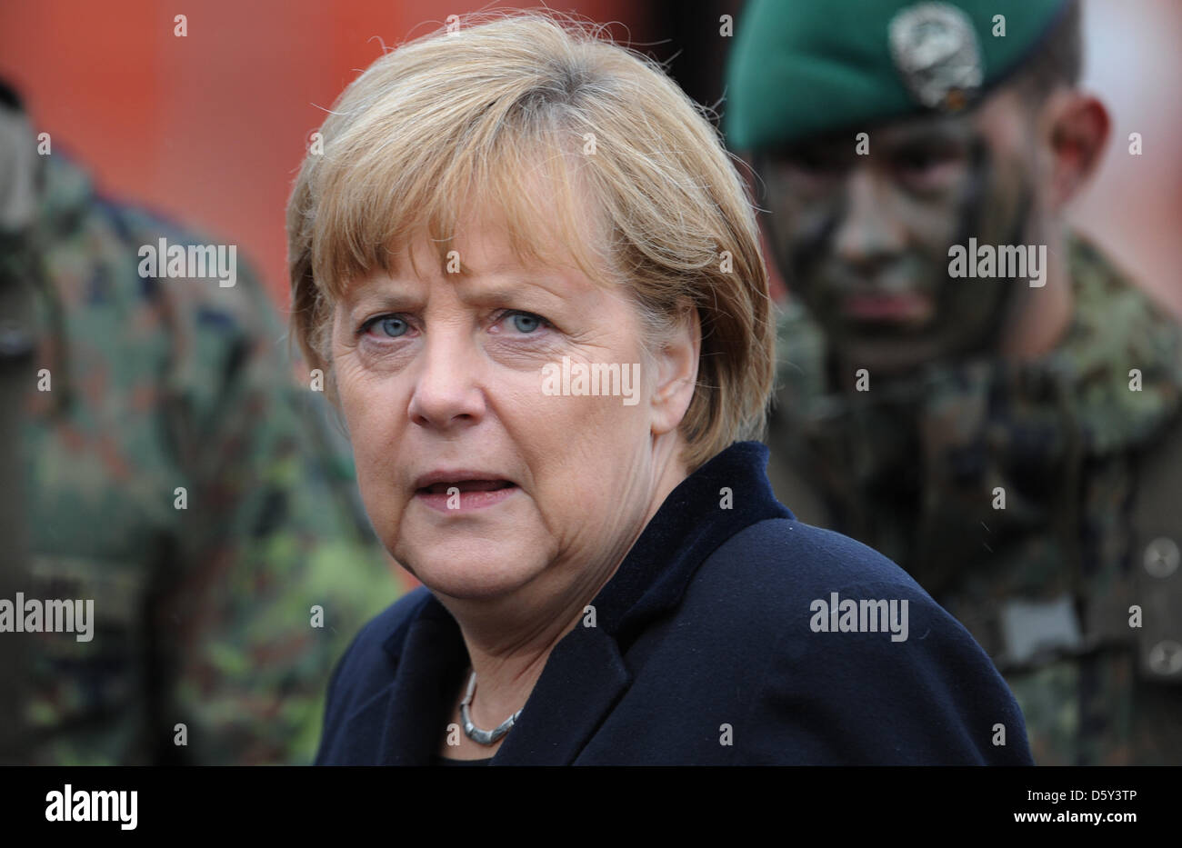 Soldaten in camouflage hi-res stock photography and images - Alamy