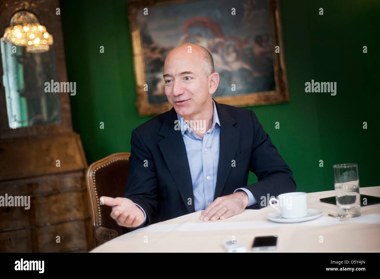Amazon founder jeff bezos hi-res stock photography and images - Alamy