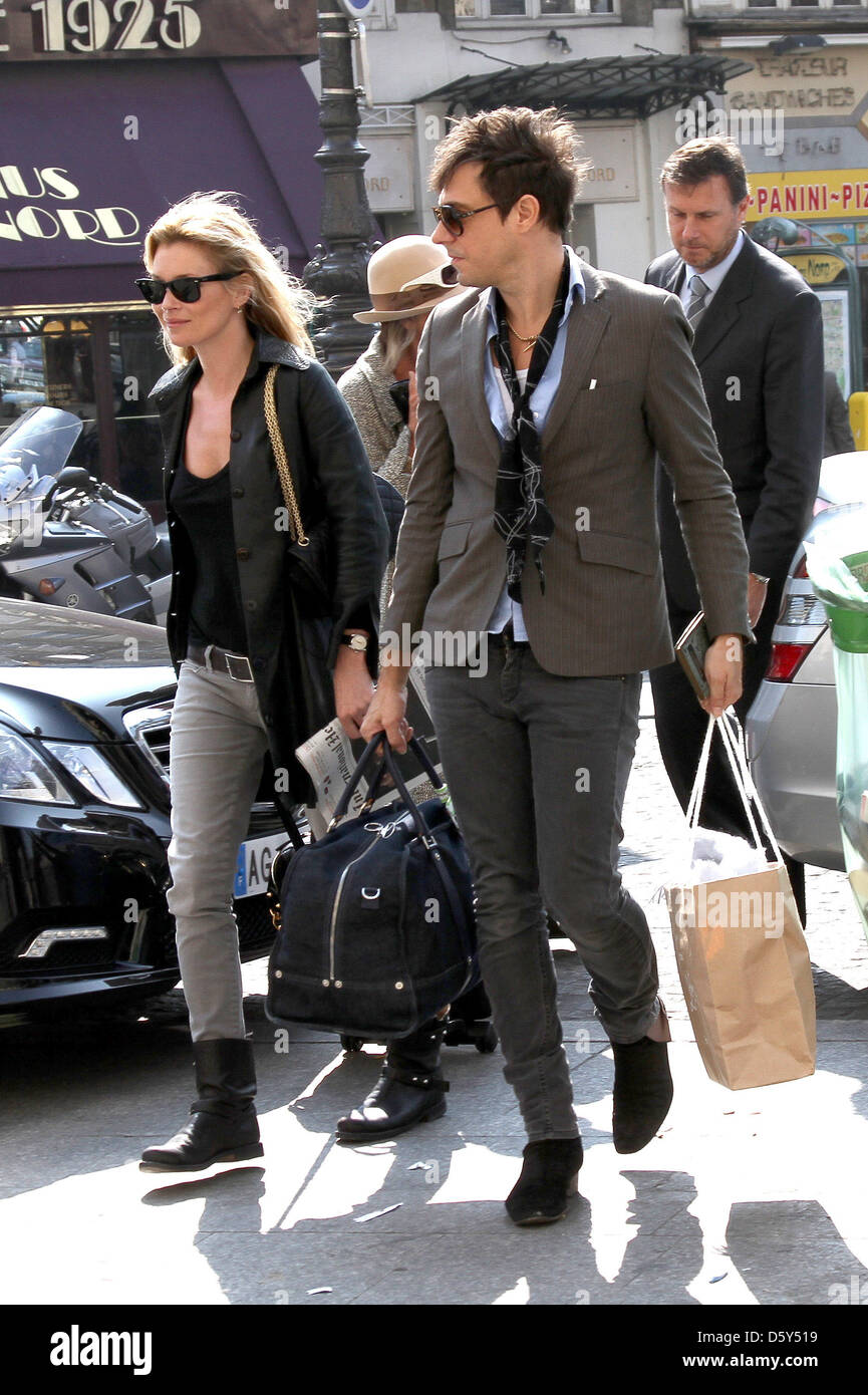 Kate Moss and Jamie Hince leaving the Ritz hotel on their way to take ...