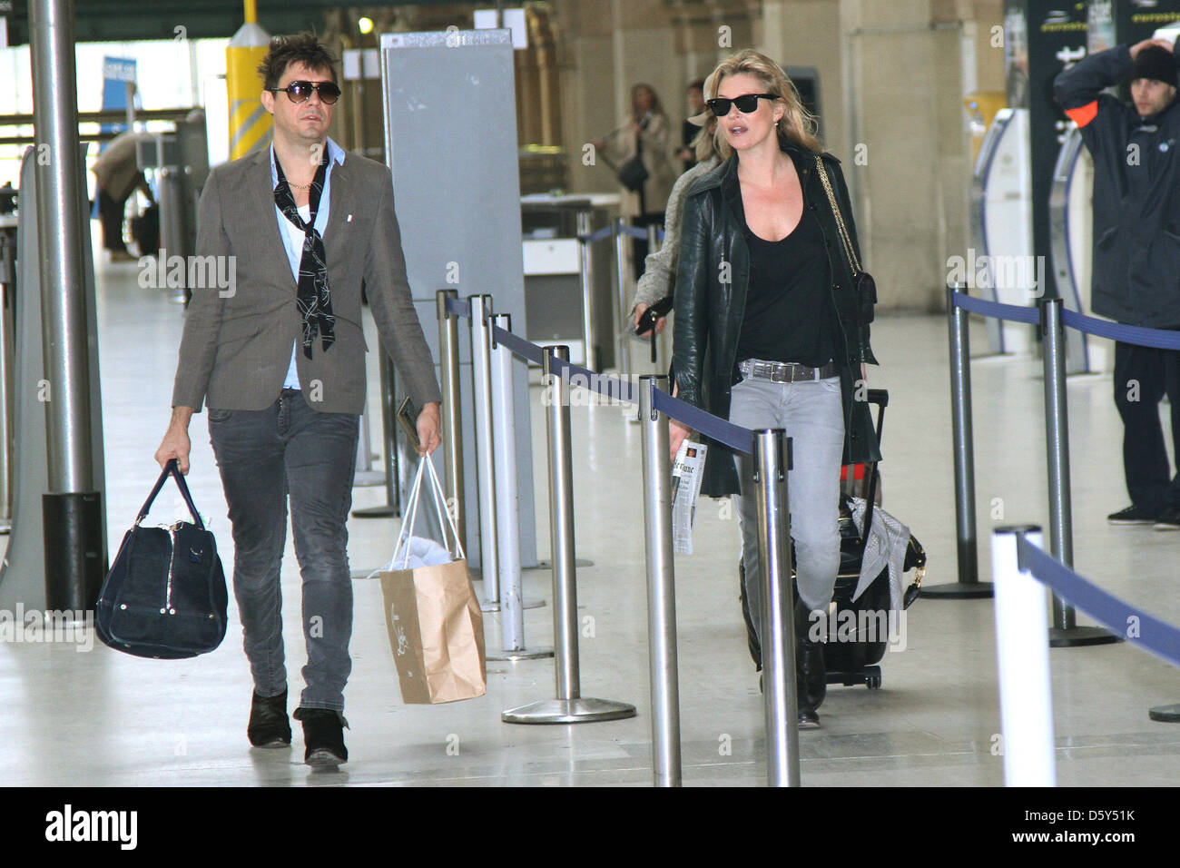 Kate Moss and Jamie Hince leaving the Ritz hotel on their way to take ...