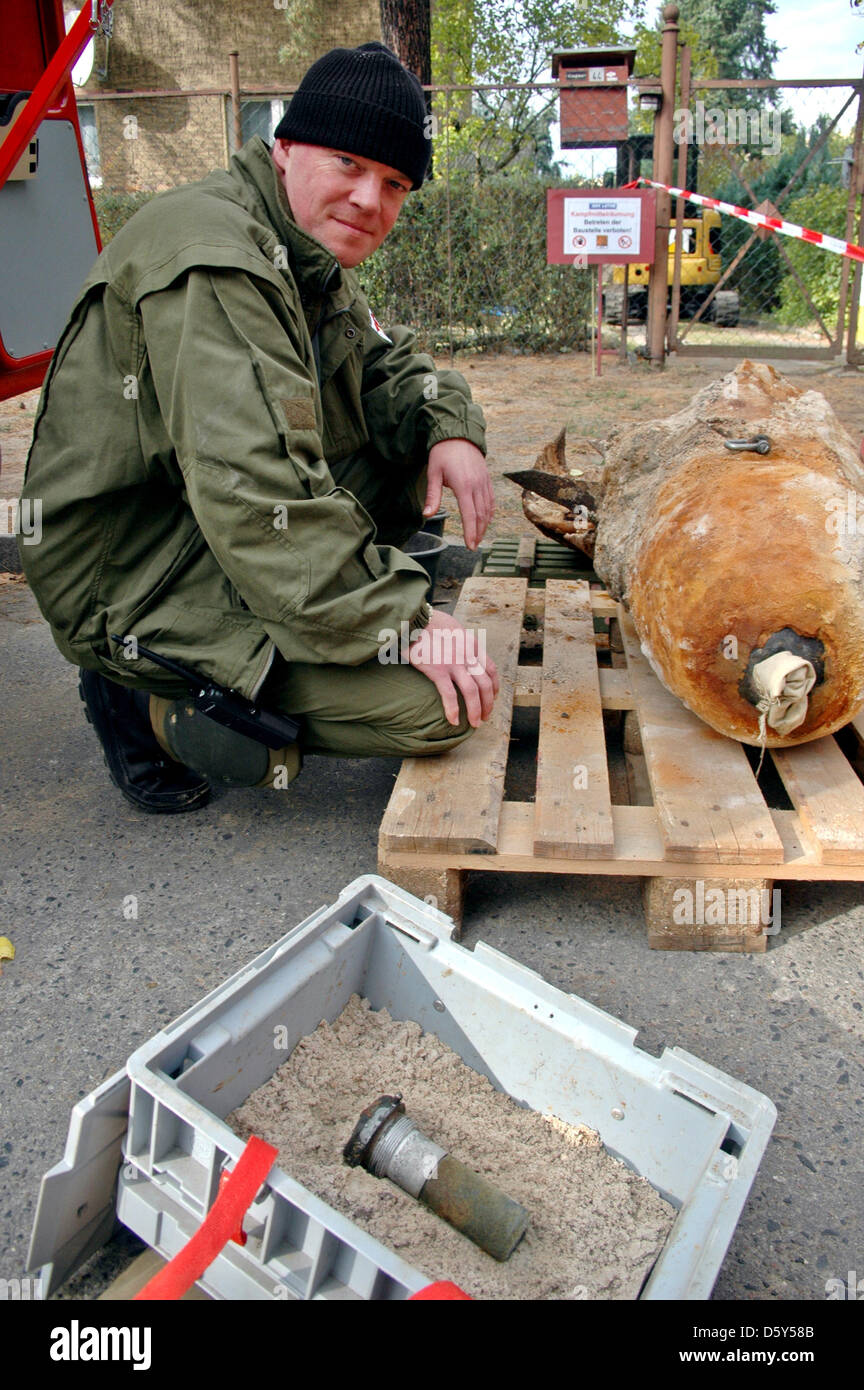 Demolition expert Mike Schwitzke of the arms and munitions disposal ...