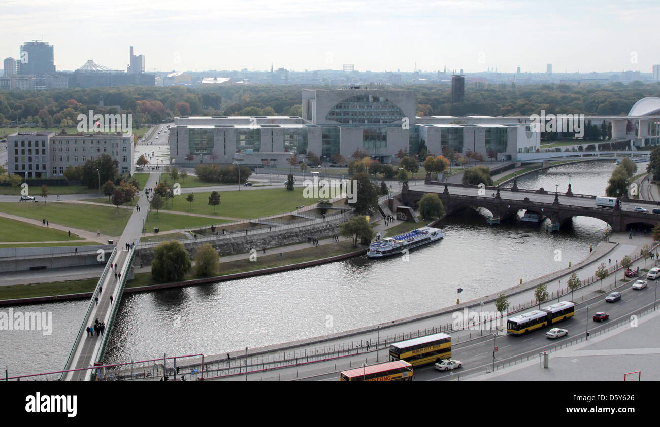 The Spree river flows past the Chancellery in Berlin, Germany, 12 ...