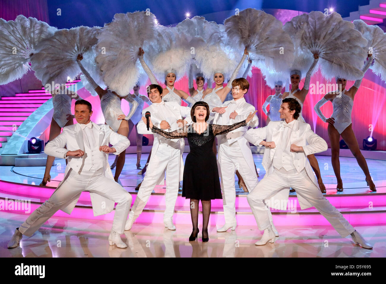 French singer Mireille Mathieu performs at the 'Autumn Festival of ...