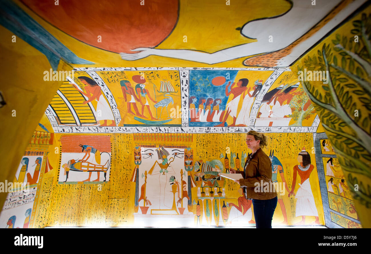 Sennedjem tomb hi-res stock photography and images - Alamy