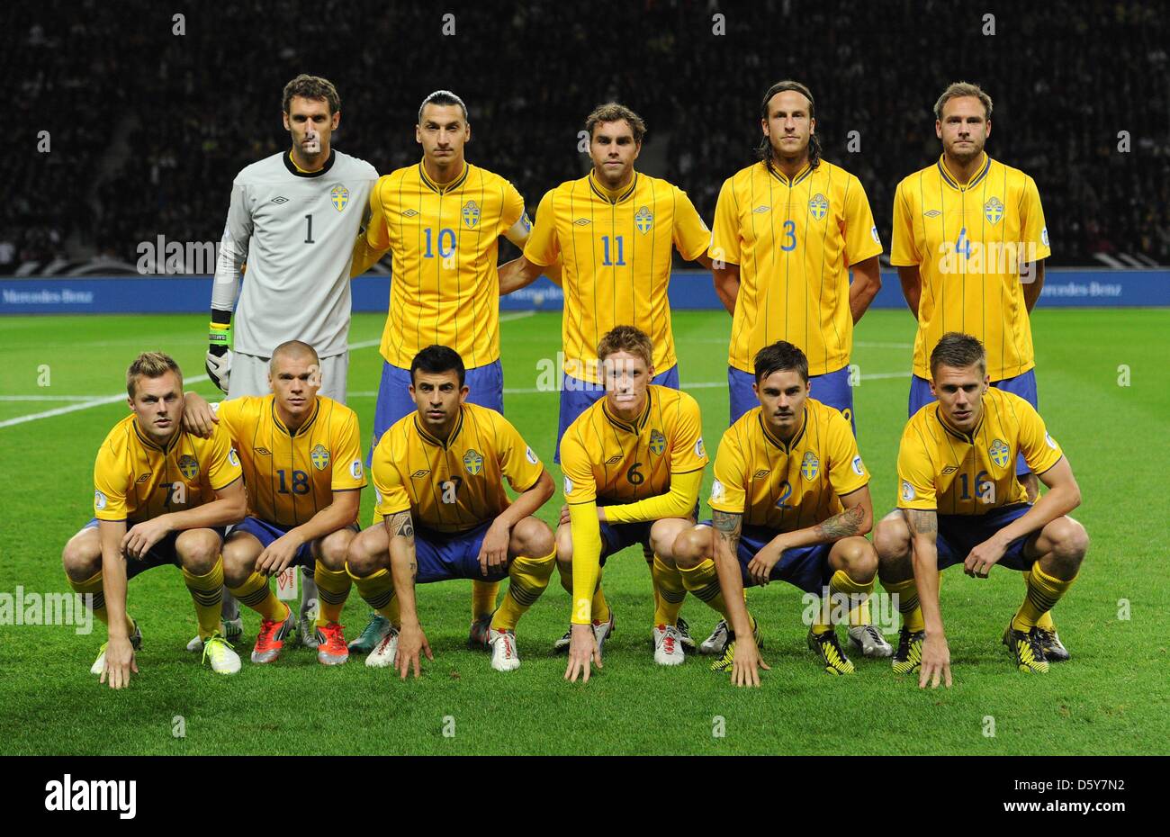 Sweden's team (back L-R) goalkeeper Andreas Isaksson, Zlatan ...
