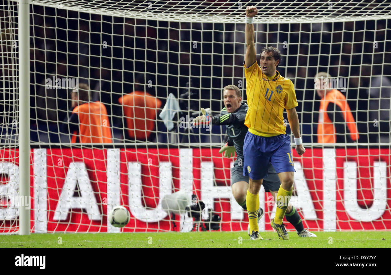 Sweden's Johan Elmander (front) celebrates after scoring the 4-3 while ...