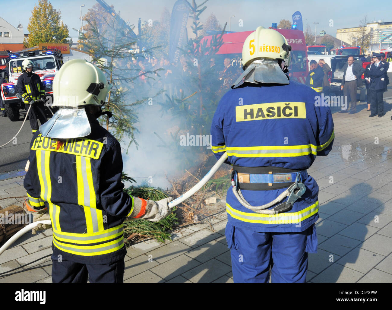 German and Czech fire fighters demonstrate how to extinguish forest ...