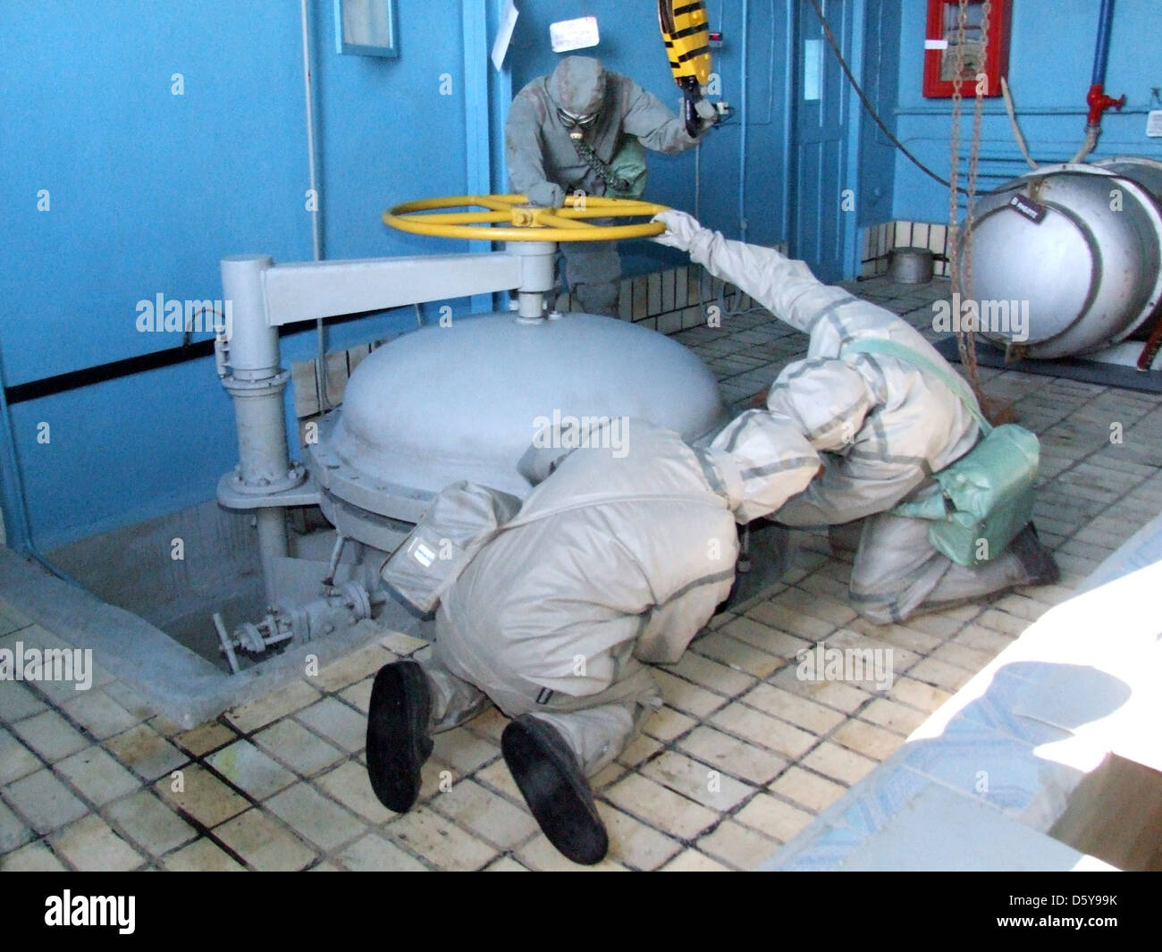 man in chemical suit for cleaning operation Stock Photo - Alamy