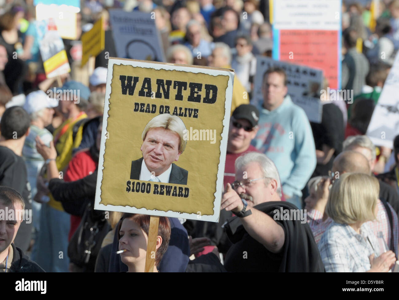 Several thousand people demonstrate at the new runway of Frankfurt ...