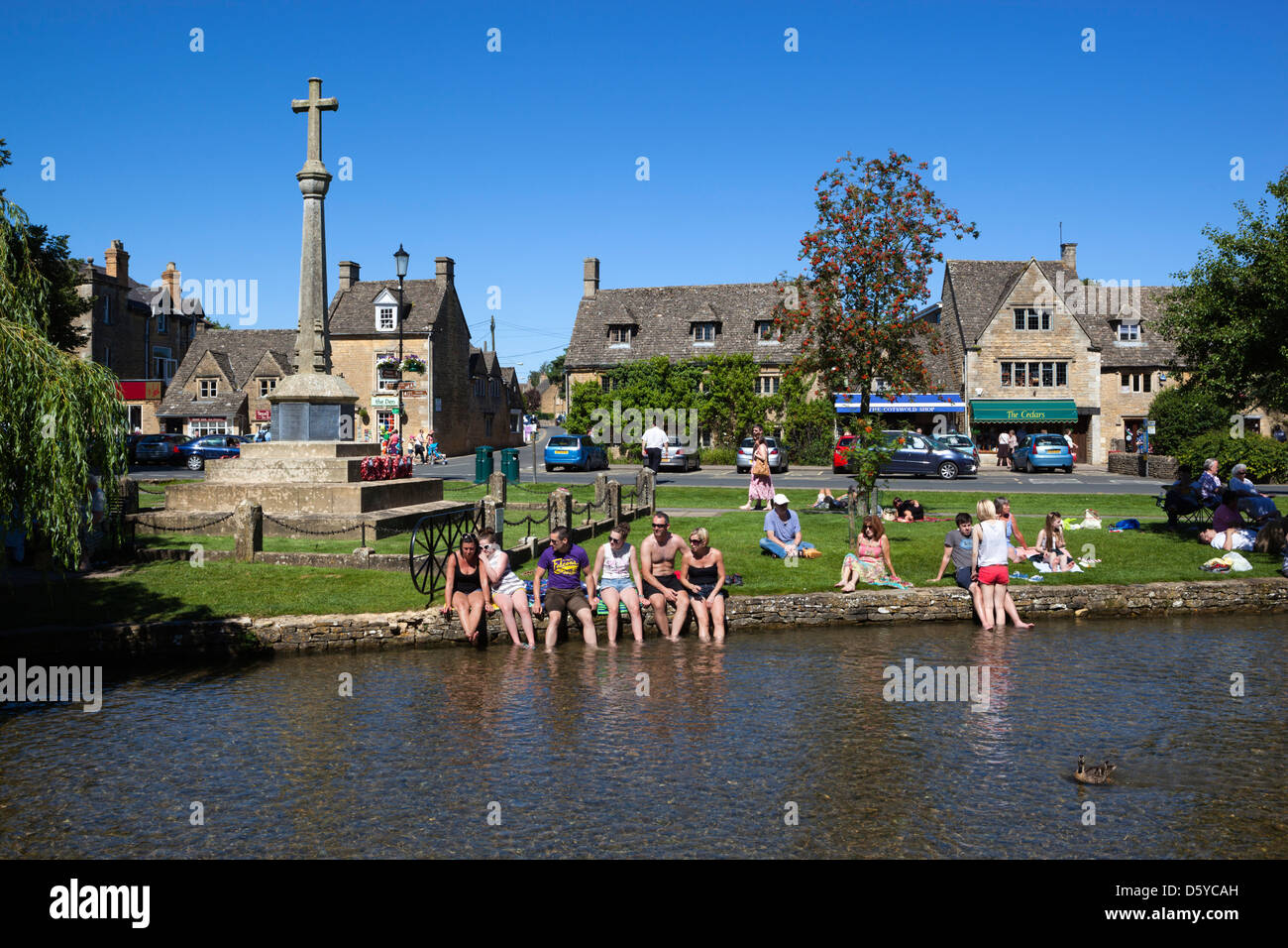 Blue sky river windrush english village hi-res stock photography and ...