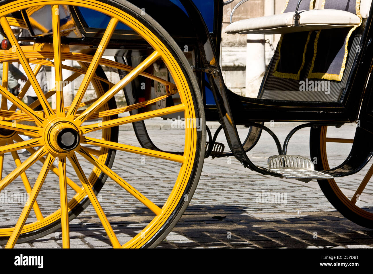 Wheel of traditional carriage hi-res stock photography and images - Alamy