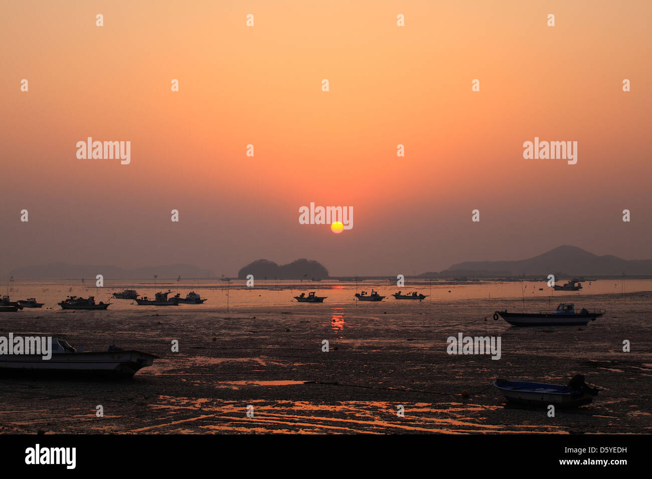 Taean gun hi-res stock photography and images - Alamy