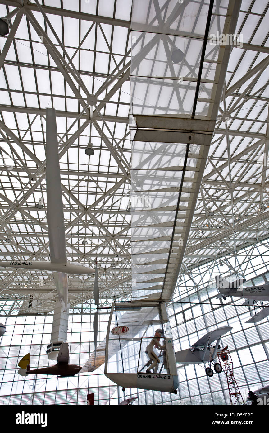 Gossamer aircraft hi-res stock photography and images - Alamy