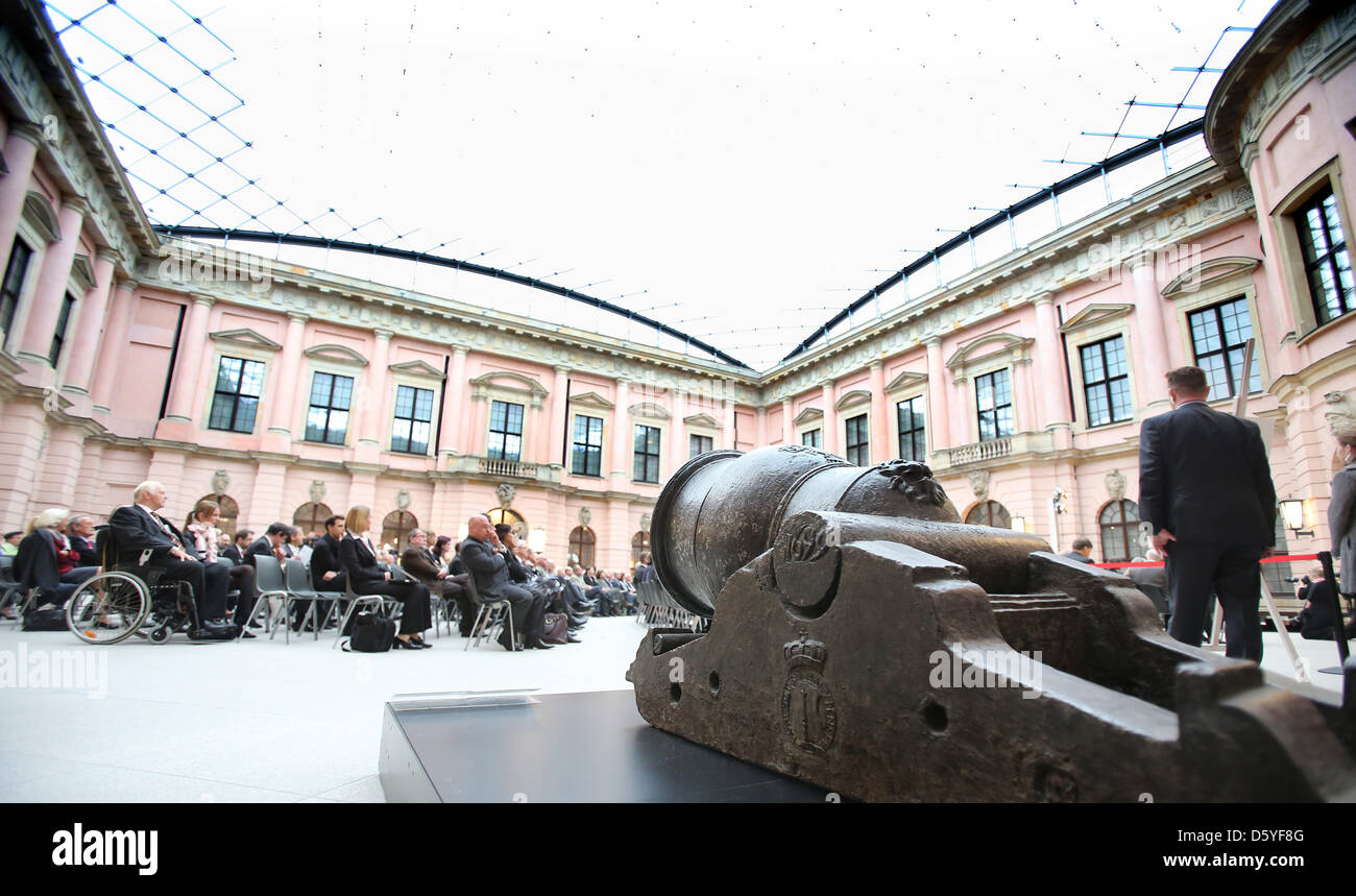 A morter from 1699 stands in the court of the German Historical Museum ...
