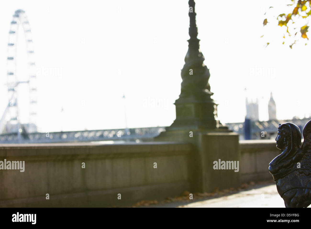 The london eye and sphinx hi-res stock photography and images - Alamy
