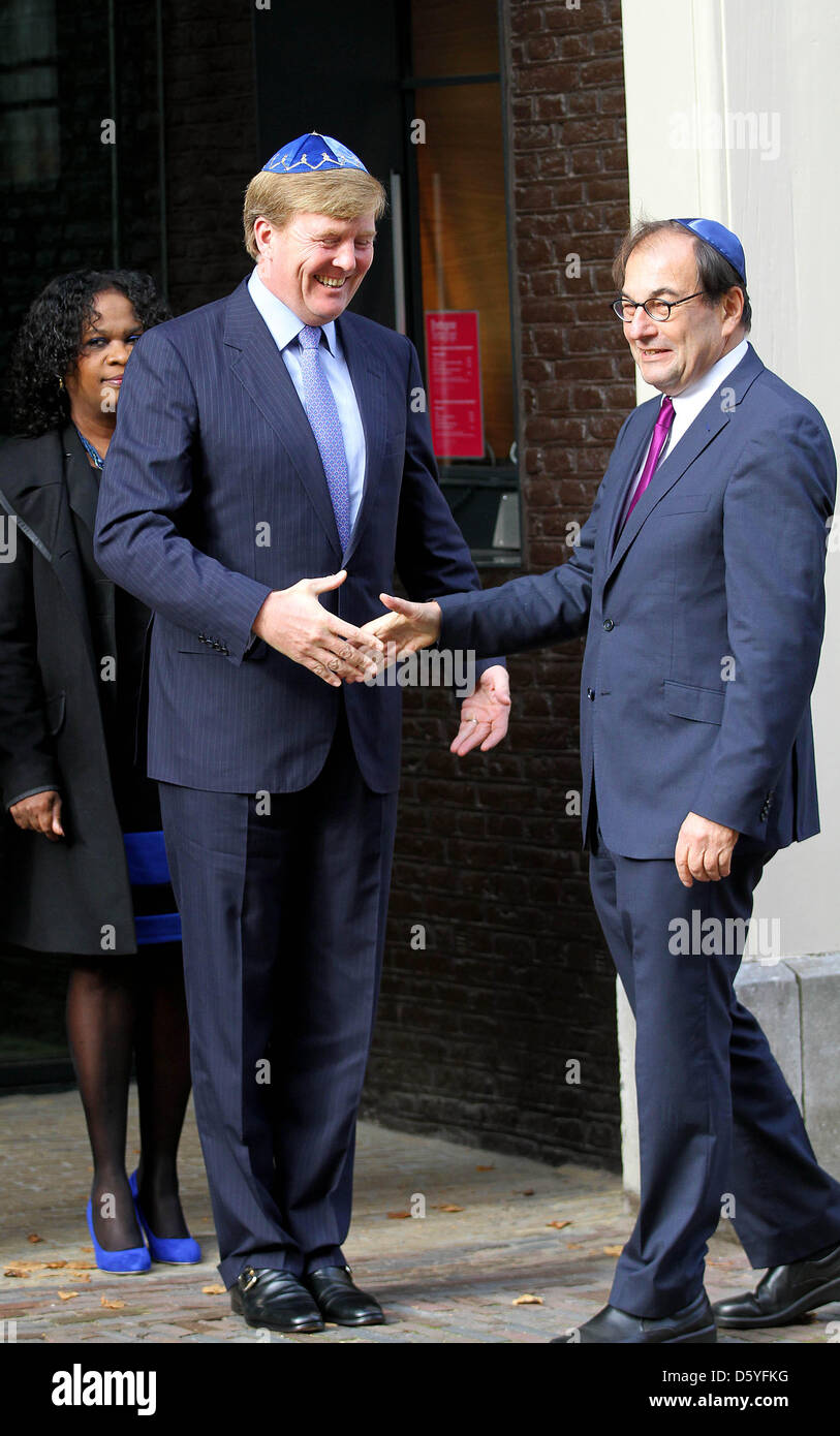 Crown Prince Willem-Alexander of the Netherlands(C) attends the ...