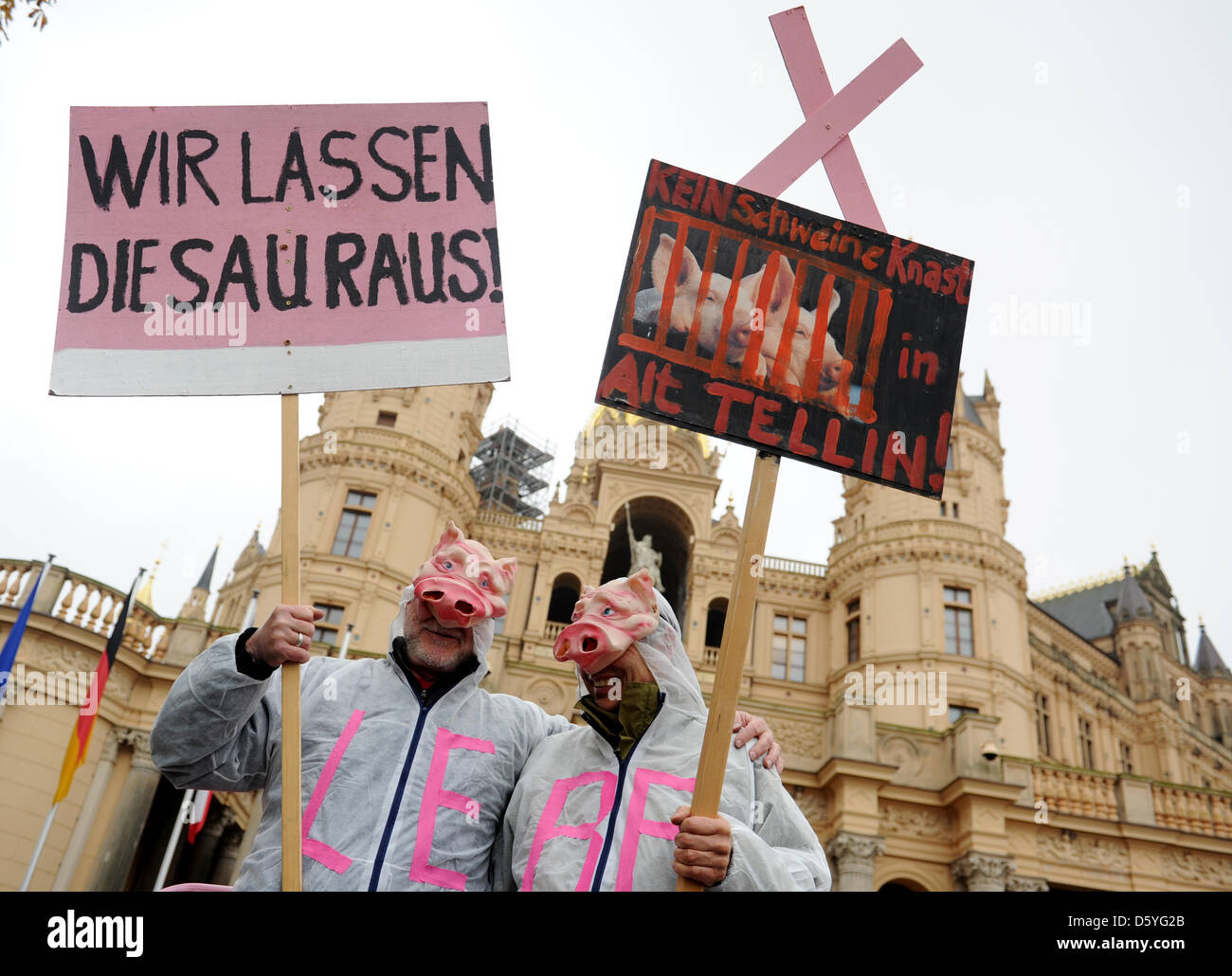 Citizen's initiatives and animal rights groups protest against factory ...