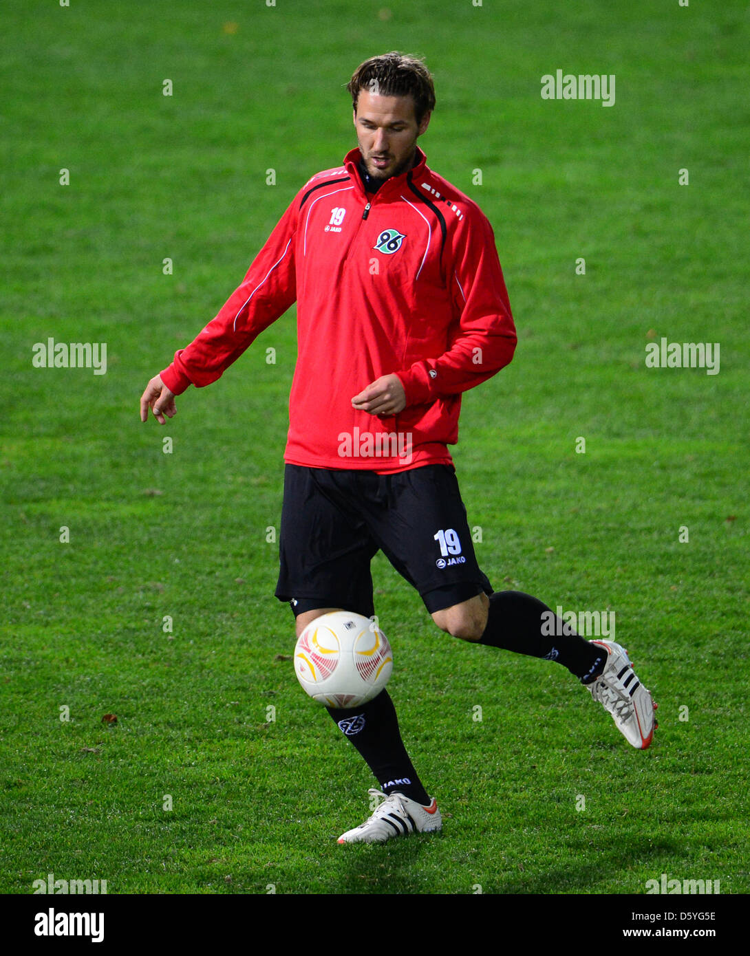 Hannover's Christian Schulz takes part in the final training session ...