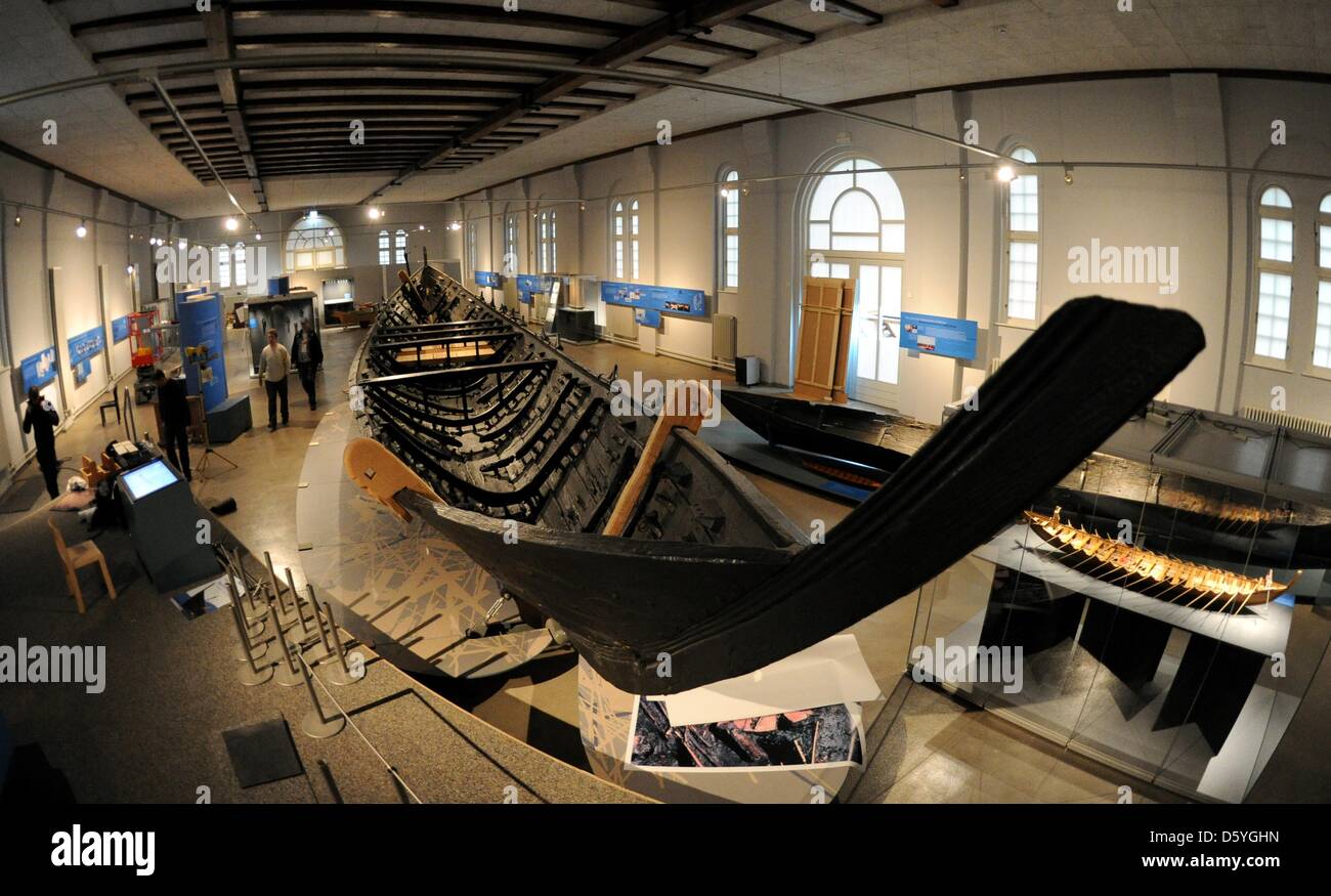 The Nydam oak boat discovered 150 years ago is on display at Gottorf ...