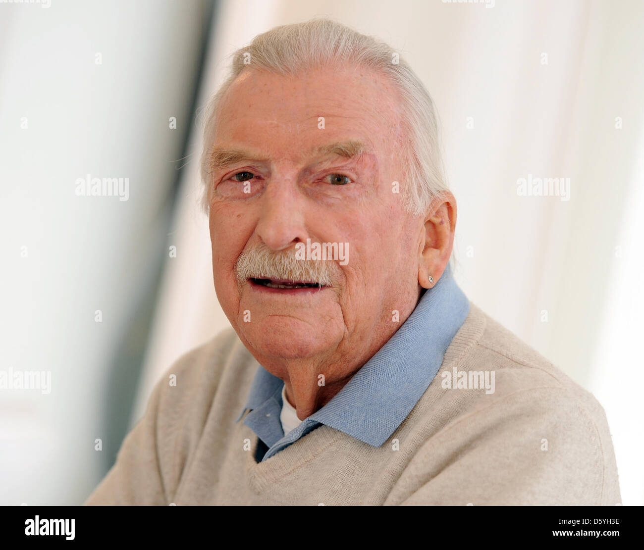 dpa-Exclusive - German muscian and band leader James Last smiles during ...