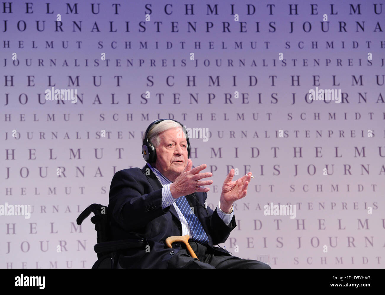 Former German Chancellor Helmut Schmidt talks during the awarding of ...