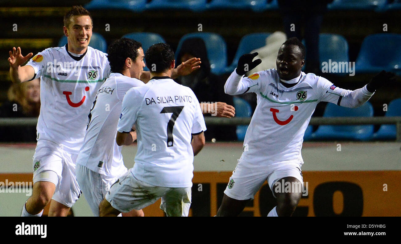 Hanover's Didier Ya Konan (R) cheers together after scoring 1-2 with ...