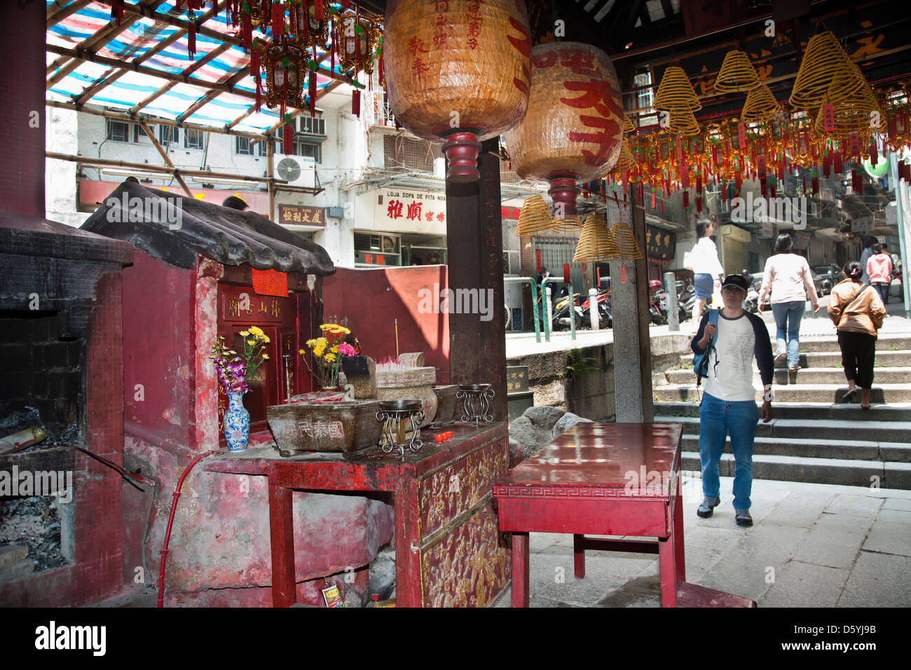 China; Macau, Natha Templo, small temple shrine in a back alley of the ...