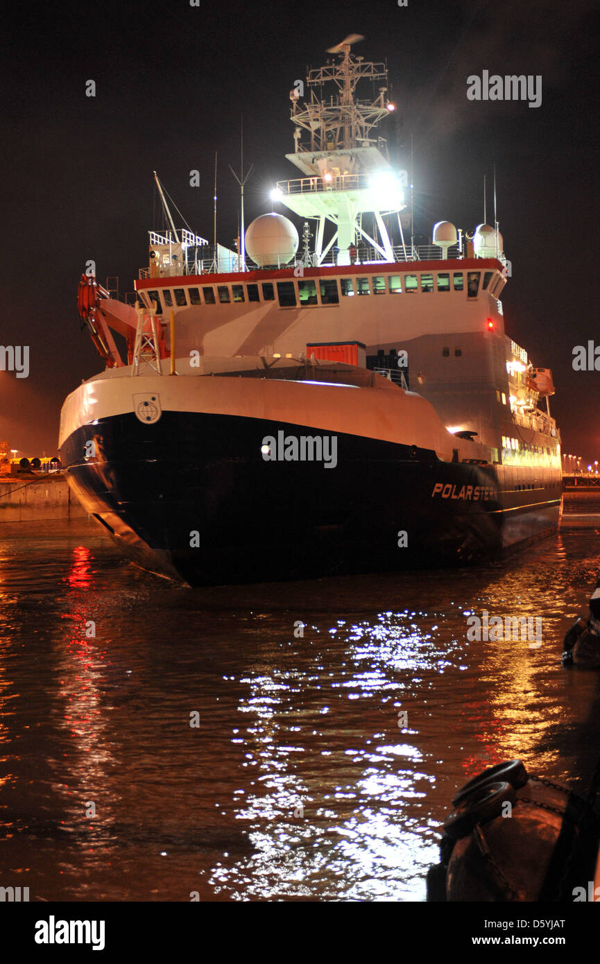 Research ice breaker vessel 'Polarstern' eaves the port for a winter ...