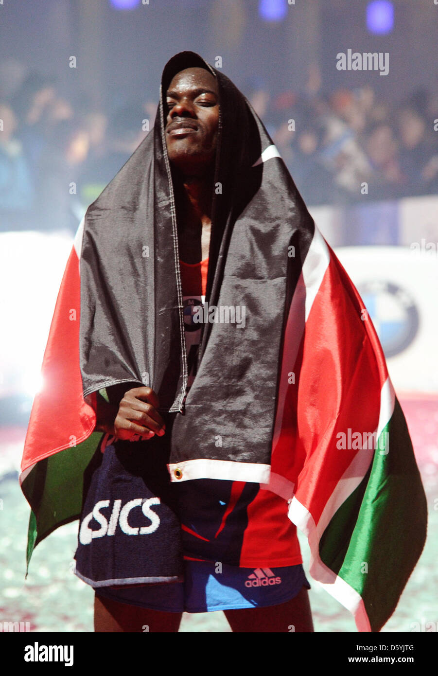 Patrick Makau of Kenya celebrates his victory in the Frankfurt Marathon ...