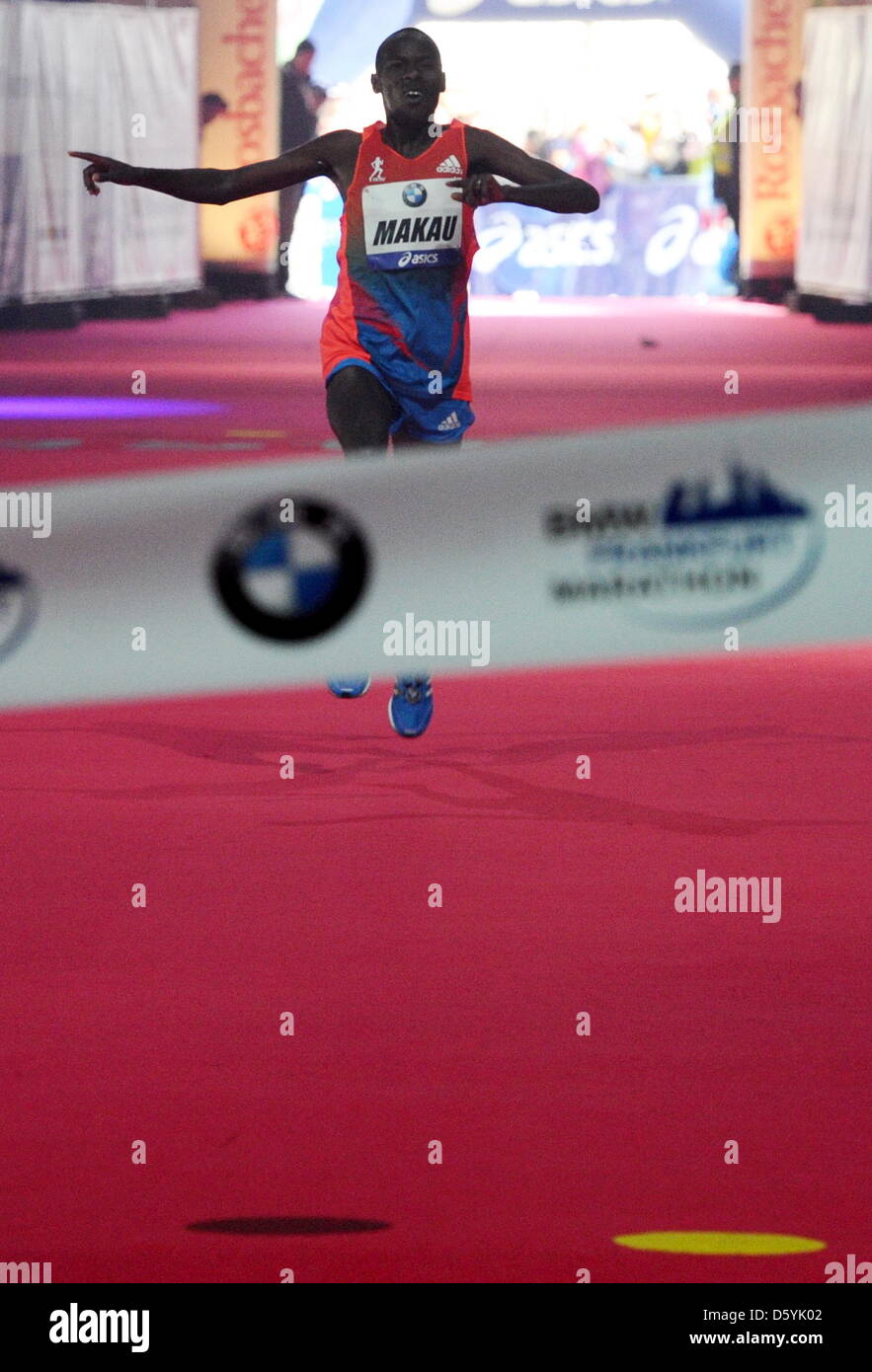 Patrick Makau of Kenya in action to win the Frankfurt Marathon in ...