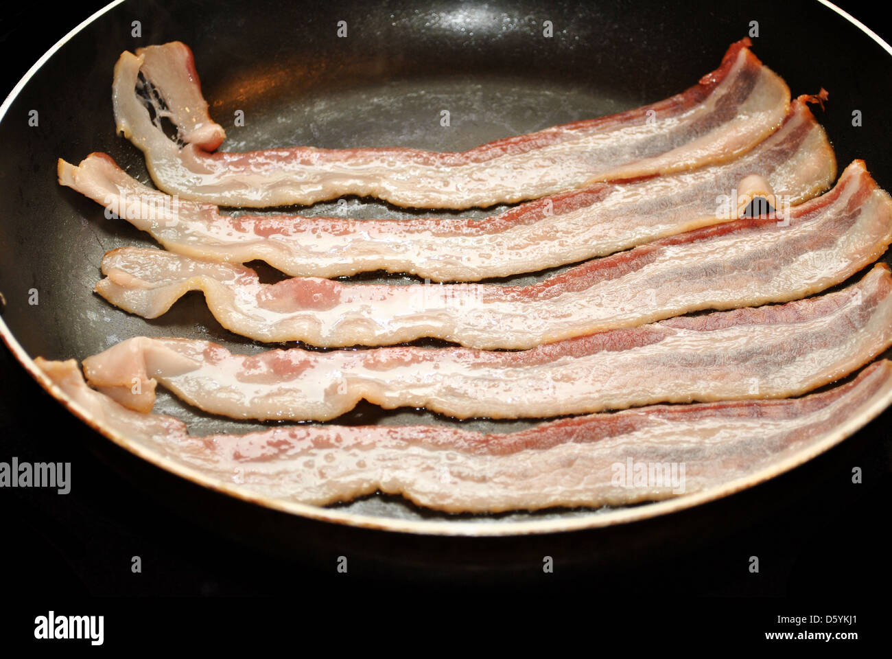 Frying bacon hi-res stock photography and images - Alamy