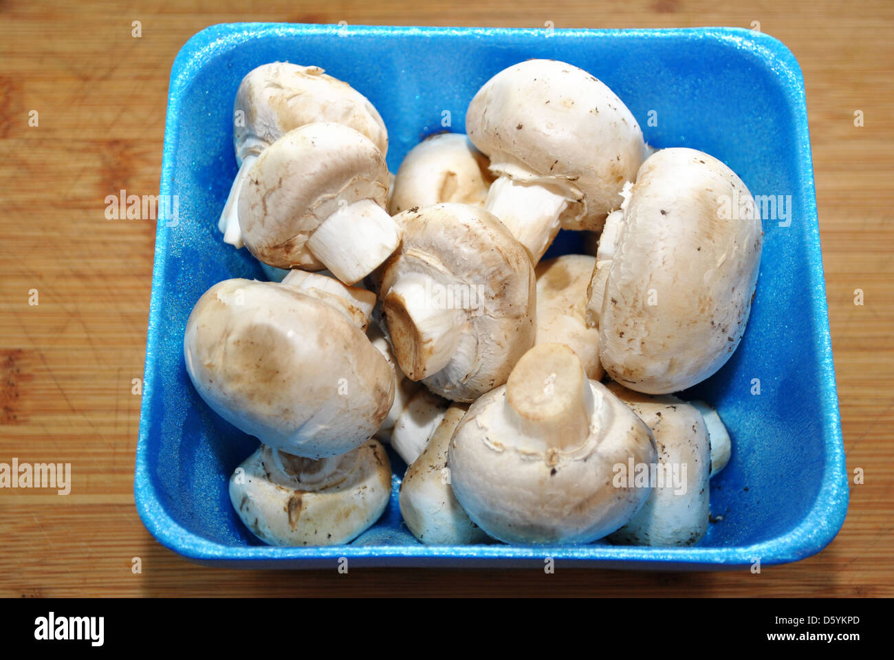 Packaged mushrooms hi-res stock photography and images - Alamy