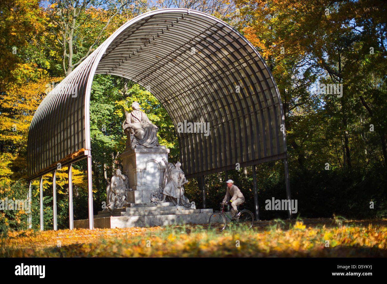 A Richard Wagner statue is protected by a sunroof at the Tiergarten ...