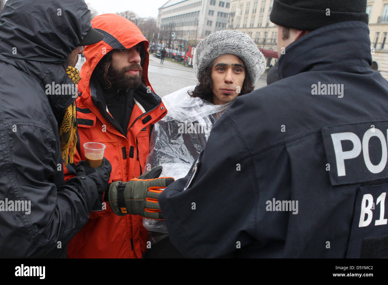 Asylum seekers chat with police offficers as they demonstrate for ...