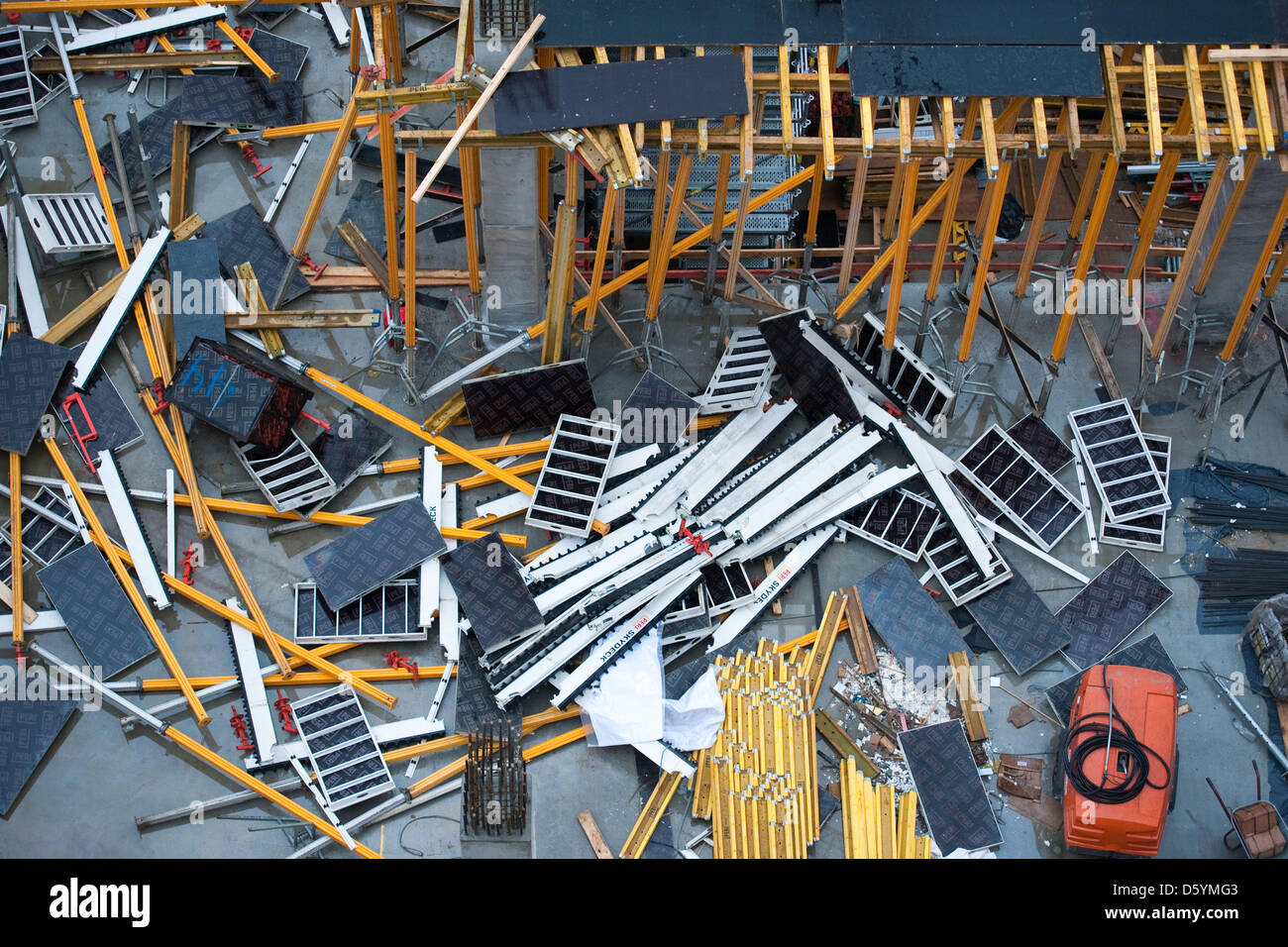 A structural design has collapsed at the construction site for the ...