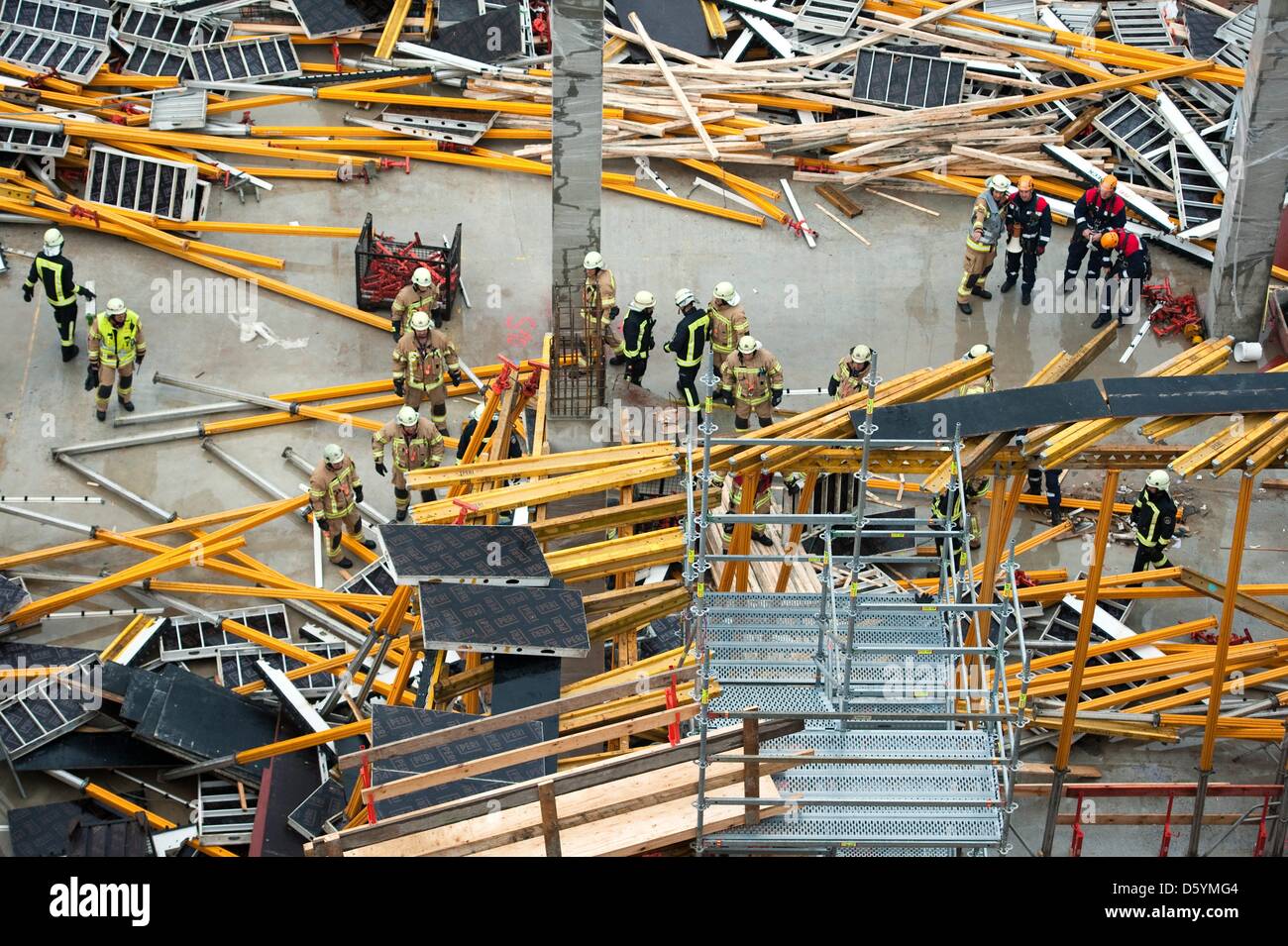 Building collapse during construction hi-res stock photography and ...