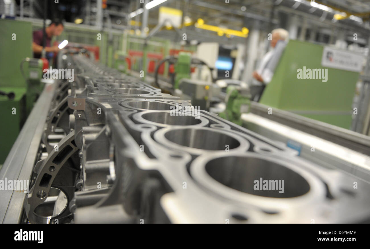 Mercedes benz manufacturing plant hi-res stock photography and images ...