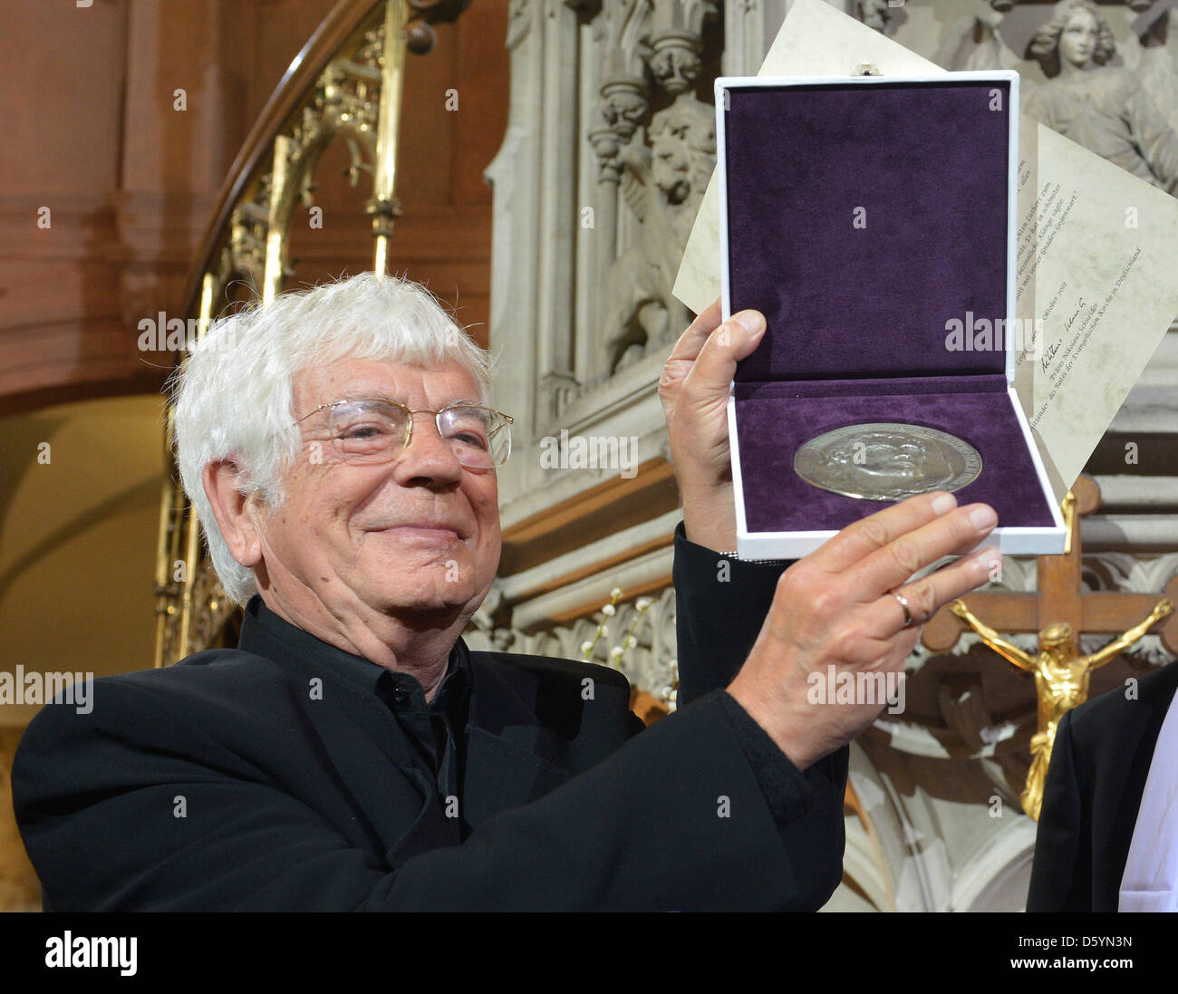 Conductor Helmuth Rilling receives the Martin Luther medal at St ...