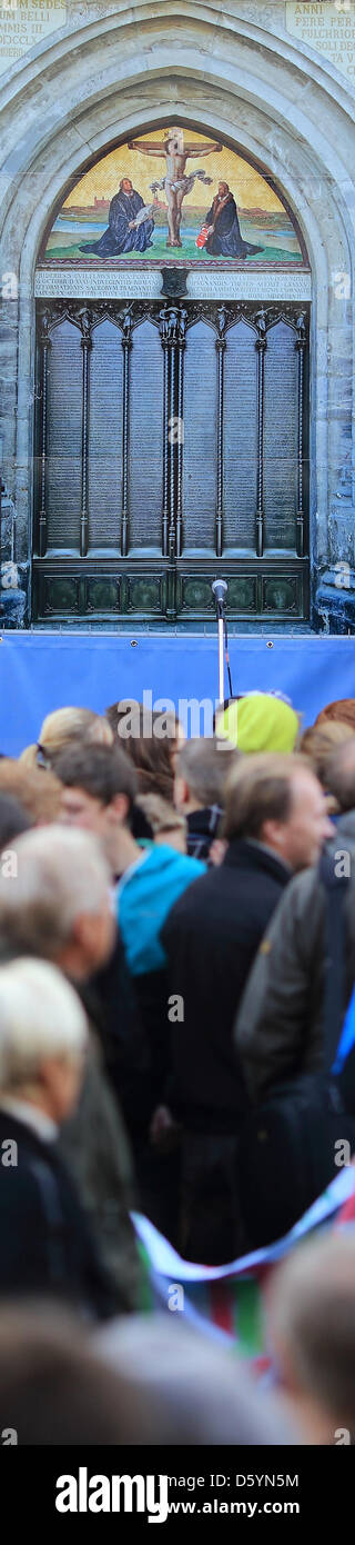 Martin luther nailing his 95 theses hi-res stock photography and images ...