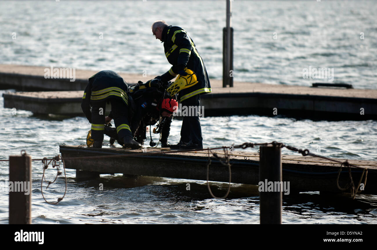 Finding a dead body hi-res stock photography and images - Alamy